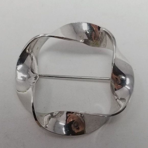 Vintage | Jewelry | Vintage Twistedsilver Tone Circle Brooch Minimal ...